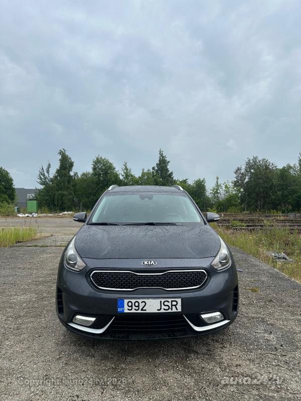 Pelēks Kia Niro 2016 Tallina, ar dzinēja tilpumu 1.60 L un nobraukumu 161 tūkst. km par 9999 €, foto 2 vietnē AUTOMOTO.COM.LV