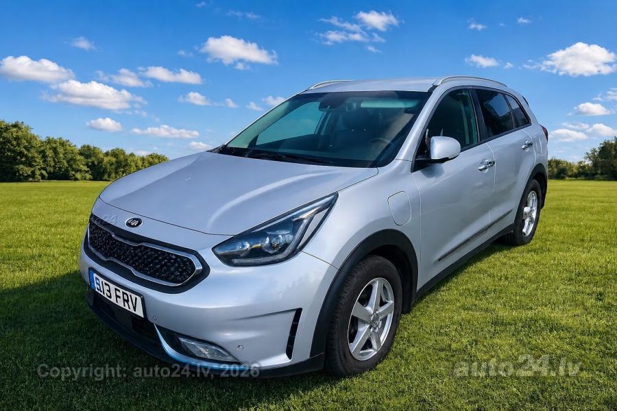 Pelēks Kia Niro 2018 Tallina, ar dzinēja tilpumu 1.60 L un nobraukumu 141 tūkst. km par 11900 €, foto 1 vietnē AUTOMOTO.COM.LV