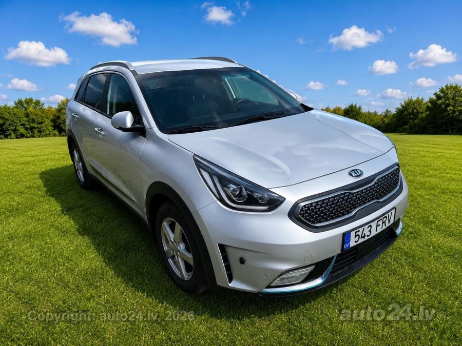 Pelēks Kia Niro 2018 Tallina, ar dzinēja tilpumu 1.60 L un nobraukumu 141 tūkst. km par 11900 €, foto 3 vietnē AUTOMOTO.COM.LV