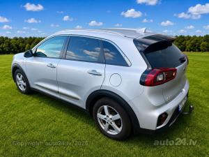 Pelēks Kia Niro 2018 Tallina, ar dzinēja tilpumu 1.60 L un nobraukumu 141 tūkst. km par 11900 €, foto 4 vietnē AUTOMOTO.COM.LV