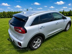 Pelēks Kia Niro 2018 Tallina, ar dzinēja tilpumu 1.60 L un nobraukumu 141 tūkst. km par 11900 €, foto 5 vietnē AUTOMOTO.COM.LV