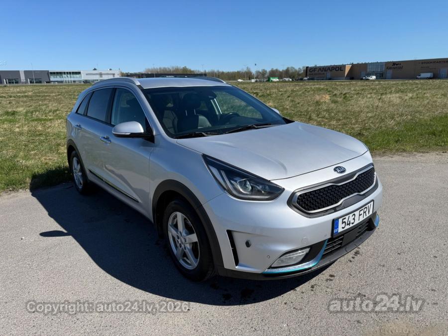 Pelēks Kia Niro 2018 Tallina, ar dzinēja tilpumu 1.60 L un nobraukumu 141 tūkst. km par 11900 €, foto 7 vietnē AUTOMOTO.COM.LV