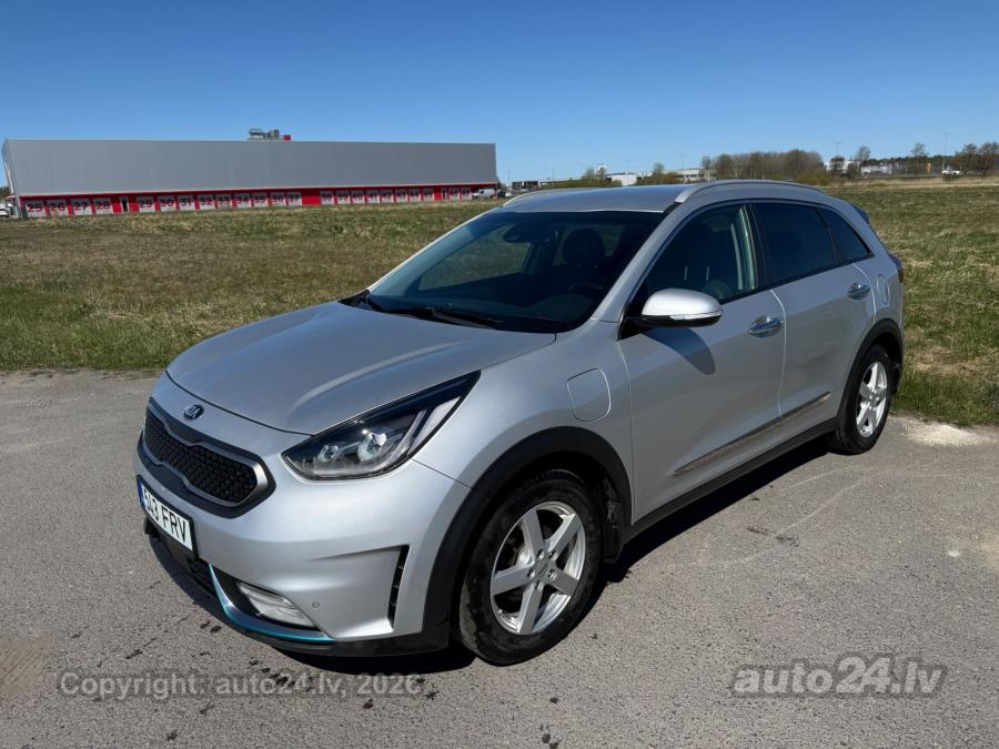 Pelēks Kia Niro 2018 Tallina, ar dzinēja tilpumu 1.60 L un nobraukumu 141 tūkst. km par 11900 €, foto 8 vietnē AUTOMOTO.COM.LV