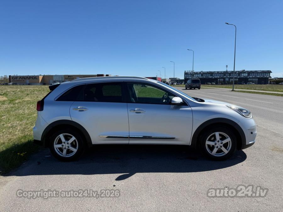 Pelēks Kia Niro 2018 Tallina, ar dzinēja tilpumu 1.60 L un nobraukumu 141 tūkst. km par 11900 €, foto 11 vietnē AUTOMOTO.COM.LV