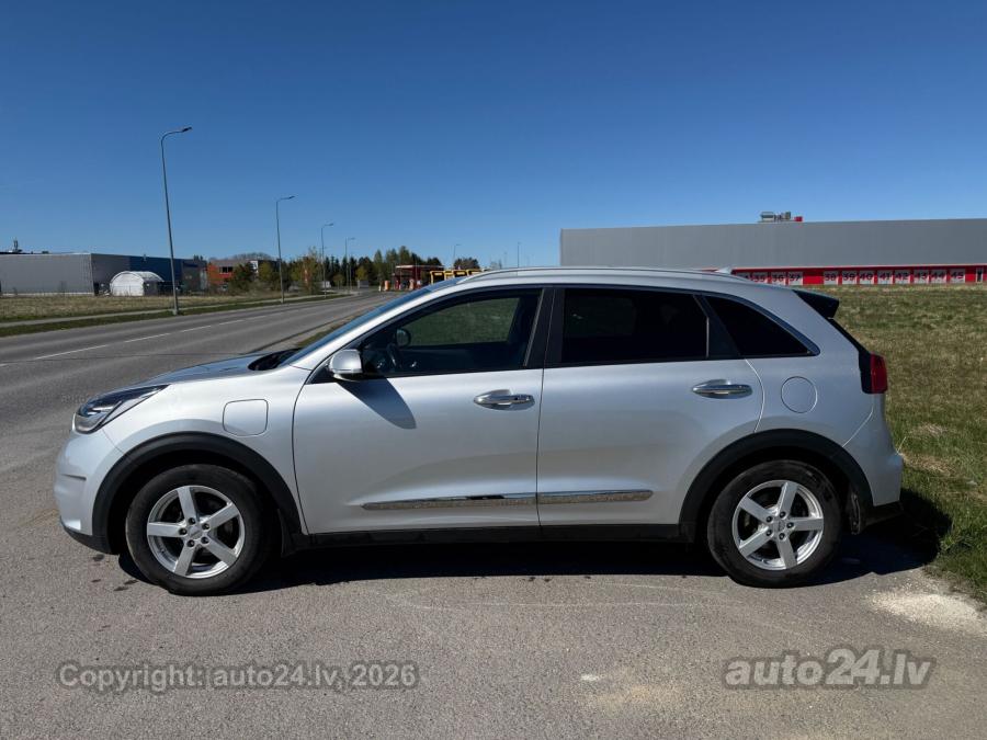 Pelēks Kia Niro 2018 Tallina, ar dzinēja tilpumu 1.60 L un nobraukumu 141 tūkst. km par 11900 €, foto 12 vietnē AUTOMOTO.COM.LV
