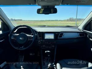 Pelēks Kia Niro 2018 Tallina, ar dzinēja tilpumu 1.60 L un nobraukumu 141 tūkst. km par 11900 €, foto 14 vietnē AUTOMOTO.COM.LV