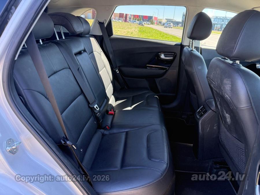 Pelēks Kia Niro 2018 Tallina, ar dzinēja tilpumu 1.60 L un nobraukumu 141 tūkst. km par 11900 €, foto 19 vietnē AUTOMOTO.COM.LV