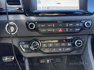 Pelēks Kia Niro 2018 Tallina, ar dzinēja tilpumu 1.60 L un nobraukumu 141 tūkst. km par 11900 €, foto 21 vietnē AUTOMOTO.COM.LV