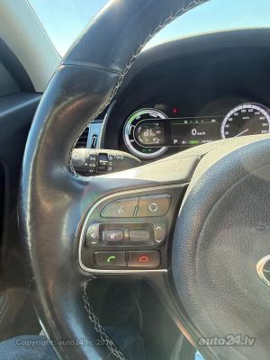 Pelēks Kia Niro 2018 Tallina, ar dzinēja tilpumu 1.60 L un nobraukumu 141 tūkst. km par 11900 €, foto 22 vietnē AUTOMOTO.COM.LV