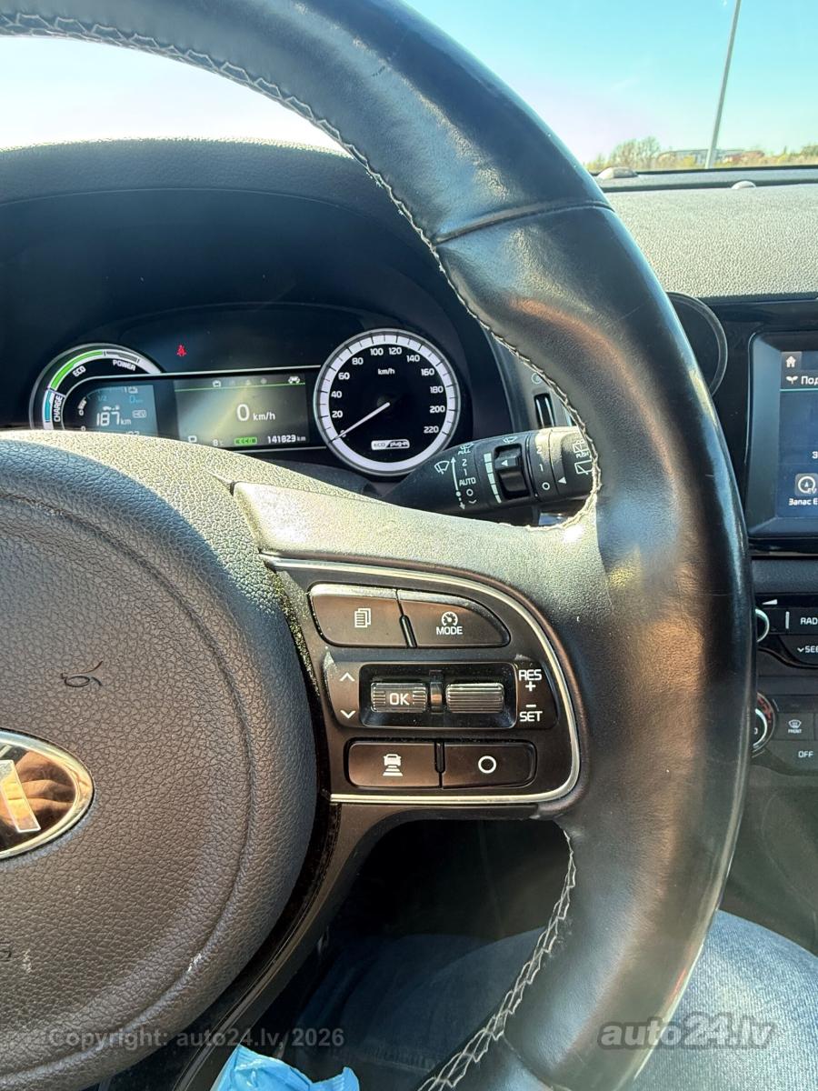 Pelēks Kia Niro 2018 Tallina, ar dzinēja tilpumu 1.60 L un nobraukumu 141 tūkst. km par 11900 €, foto 23 vietnē AUTOMOTO.COM.LV