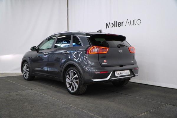 Pelēks Kia Niro 2018 Tallina, ar dzinēja tilpumu 1.60 L un nobraukumu 90 tūkst. km par 15050 €, foto 4 vietnē AUTOMOTO.COM.LV