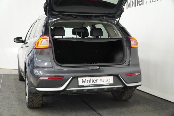 Pelēks Kia Niro 2018 Tallina, ar dzinēja tilpumu 1.60 L un nobraukumu 90 tūkst. km par 15050 €, foto 6 vietnē AUTOMOTO.COM.LV