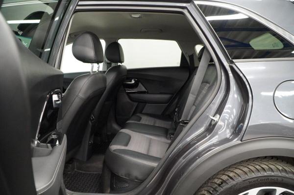 Pelēks Kia Niro 2018 Tallina, ar dzinēja tilpumu 1.60 L un nobraukumu 90 tūkst. km par 15050 €, foto 8 vietnē AUTOMOTO.COM.LV