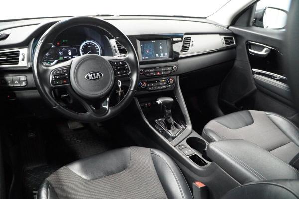 Pelēks Kia Niro 2018 Tallina, ar dzinēja tilpumu 1.60 L un nobraukumu 90 tūkst. km par 15050 €, foto 9 vietnē AUTOMOTO.COM.LV