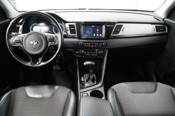 Pelēks Kia Niro 2018 Tallina, ar dzinēja tilpumu 1.60 L un nobraukumu 90 tūkst. km par 15050 €, foto 10 vietnē AUTOMOTO.COM.LV