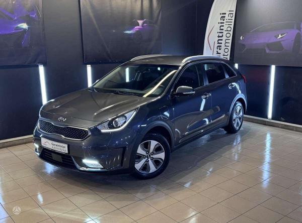 Grey Kia Niro 2018 in Vilnius, with an engine capacity of 1.60 L and mileage of 124 thousand km for 12850 €, photo 1 on AUTOMOTO.COM.LV