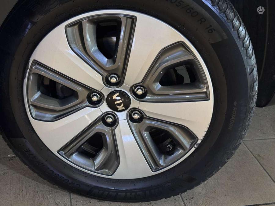 Grey Kia Niro 2018 in Vilnius, with an engine capacity of 1.60 L and mileage of 124 thousand km for 12850 €, photo 6 on AUTOMOTO.COM.LV