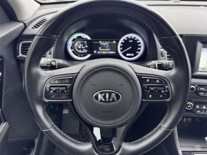 Grey Kia Niro 2018 in Vilnius, with an engine capacity of 1.60 L and mileage of 124 thousand km for 12850 €, photo 12 on AUTOMOTO.COM.LV
