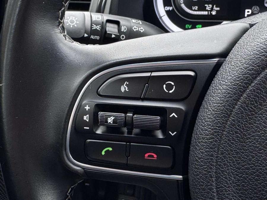 Grey Kia Niro 2018 in Vilnius, with an engine capacity of 1.60 L and mileage of 124 thousand km for 12850 €, photo 16 on AUTOMOTO.COM.LV