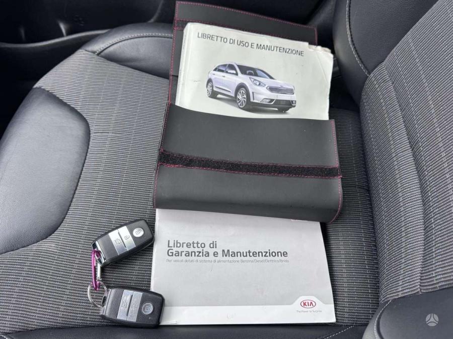 Grey Kia Niro 2018 in Vilnius, with an engine capacity of 1.60 L and mileage of 124 thousand km for 12850 €, photo 32 on AUTOMOTO.COM.LV