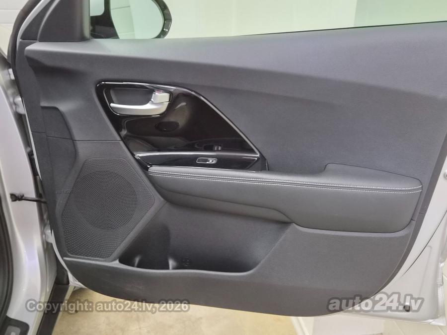 Pelēks Kia Niro 2019 Hāpsalu, ar dzinēja tilpumu 1.60 L un nobraukumu 61 tūkst. km par 16999 €, foto 26 vietnē AUTOMOTO.COM.LV