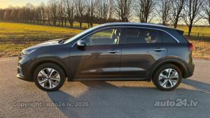 Grey Kia Niro 2020 in Tallinn, with an engine capacity of 0.00 L and mileage of 130 thousand km for 19490 €, photo 2 on AUTOMOTO.COM.LV