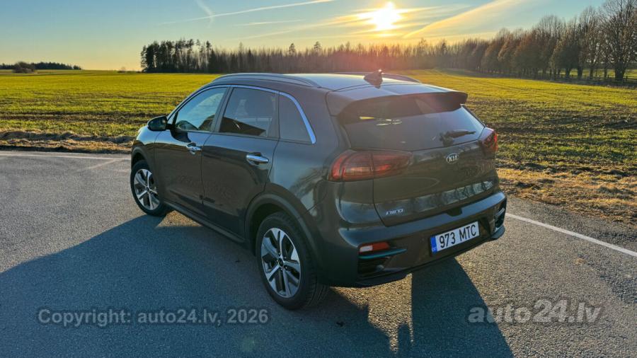 Grey Kia Niro 2020 in Tallinn, with an engine capacity of 0.00 L and mileage of 130 thousand km for 19490 €, photo 3 on AUTOMOTO.COM.LV