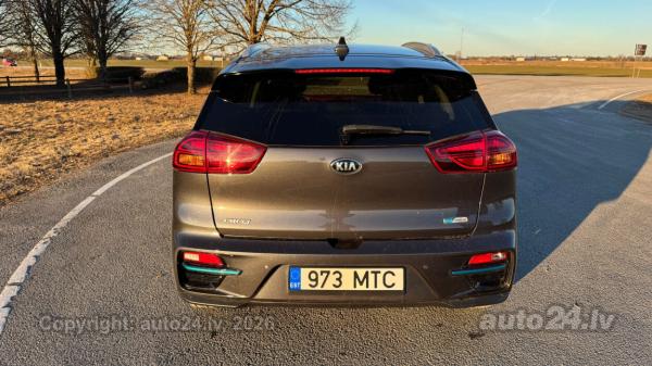 Pelēks Kia Niro 2020 Tallina, ar dzinēja tilpumu 0.00 L un nobraukumu 130 tūkst. km par 19490 €, foto 4 vietnē AUTOMOTO.COM.LV