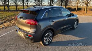 Grey Kia Niro 2020 in Tallinn, with an engine capacity of 0.00 L and mileage of 130 thousand km for 19490 €, photo 5 on AUTOMOTO.COM.LV
