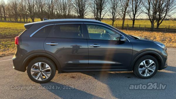 Pelēks Kia Niro 2020 Tallina, ar dzinēja tilpumu 0.00 L un nobraukumu 130 tūkst. km par 19490 €, foto 6 vietnē AUTOMOTO.COM.LV