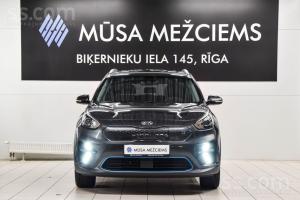 Grey Kia Niro 2021 in Riga, with an engine capacity of 0.00 L and mileage of 43 thousand km for 21990 €, photo 3 on AUTOMOTO.COM.LV