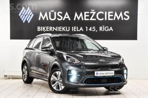 Grey Kia Niro 2021 in Riga, with an engine capacity of 0.00 L and mileage of 43 thousand km for 21990 €, photo 4 on AUTOMOTO.COM.LV