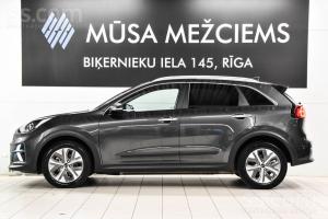 Grey Kia Niro 2021 in Riga, with an engine capacity of 0.00 L and mileage of 43 thousand km for 21990 €, photo 6 on AUTOMOTO.COM.LV