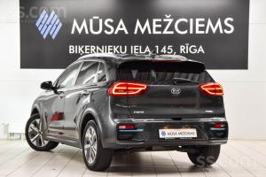 Grey Kia Niro 2021 in Riga, with an engine capacity of 0.00 L and mileage of 43 thousand km for 21990 €, photo 7 on AUTOMOTO.COM.LV