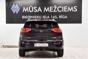 Grey Kia Niro 2021 in Riga, with an engine capacity of 0.00 L and mileage of 43 thousand km for 21990 €, photo 8 on AUTOMOTO.COM.LV