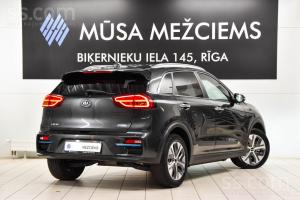 Grey Kia Niro 2021 in Riga, with an engine capacity of 0.00 L and mileage of 43 thousand km for 21990 €, photo 9 on AUTOMOTO.COM.LV