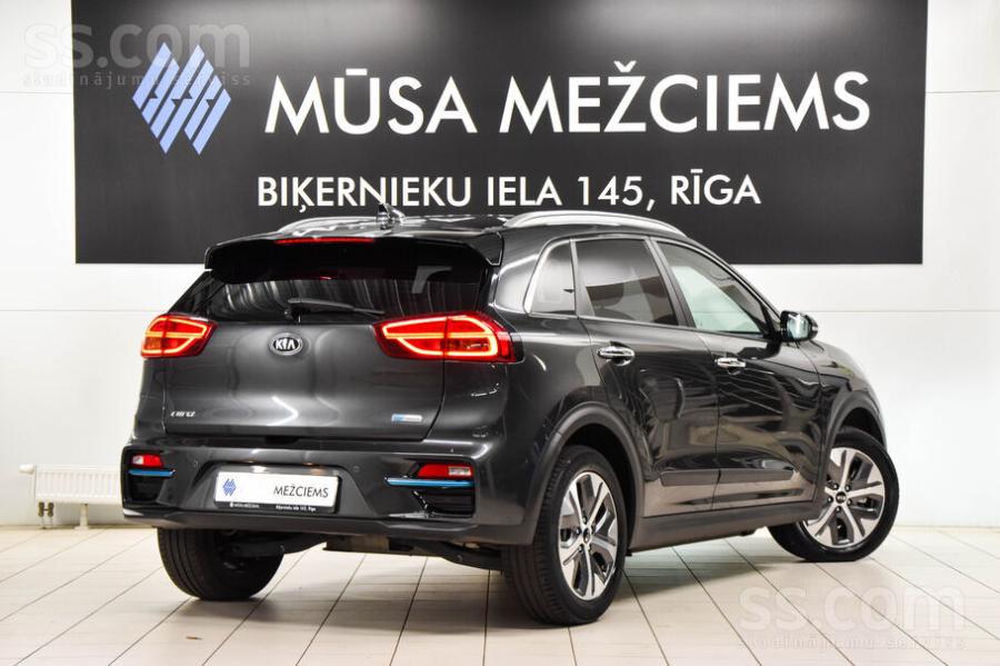 Grey Kia Niro 2021 in Riga, with an engine capacity of 0.00 L and mileage of 43 thousand km for 21990 €, photo 9 on AUTOMOTO.COM.LV
