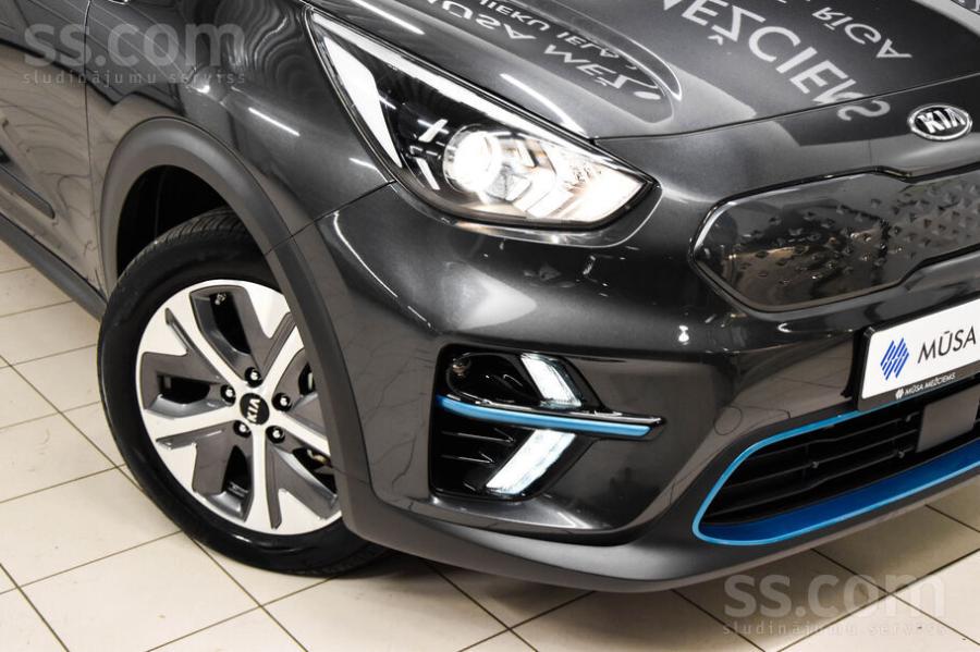 Grey Kia Niro 2021 in Riga, with an engine capacity of 0.00 L and mileage of 43 thousand km for 21990 €, photo 10 on AUTOMOTO.COM.LV