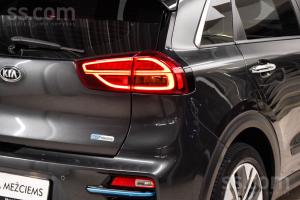 Grey Kia Niro 2021 in Riga, with an engine capacity of 0.00 L and mileage of 43 thousand km for 21990 €, photo 11 on AUTOMOTO.COM.LV