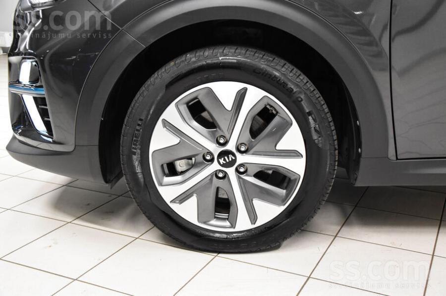 Grey Kia Niro 2021 in Riga, with an engine capacity of 0.00 L and mileage of 43 thousand km for 21990 €, photo 12 on AUTOMOTO.COM.LV