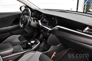 Grey Kia Niro 2021 in Riga, with an engine capacity of 0.00 L and mileage of 43 thousand km for 21990 €, photo 15 on AUTOMOTO.COM.LV