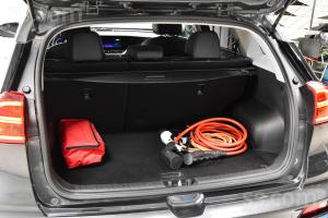 Grey Kia Niro 2021 in Riga, with an engine capacity of 0.00 L and mileage of 43 thousand km for 21990 €, photo 18 on AUTOMOTO.COM.LV