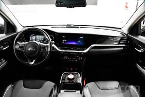 Grey Kia Niro 2021 in Riga, with an engine capacity of 0.00 L and mileage of 43 thousand km for 21990 €, photo 19 on AUTOMOTO.COM.LV