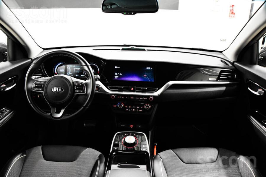 Grey Kia Niro 2021 in Riga, with an engine capacity of 0.00 L and mileage of 43 thousand km for 21990 €, photo 19 on AUTOMOTO.COM.LV