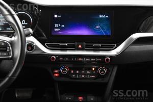 Grey Kia Niro 2021 in Riga, with an engine capacity of 0.00 L and mileage of 43 thousand km for 21990 €, photo 22 on AUTOMOTO.COM.LV