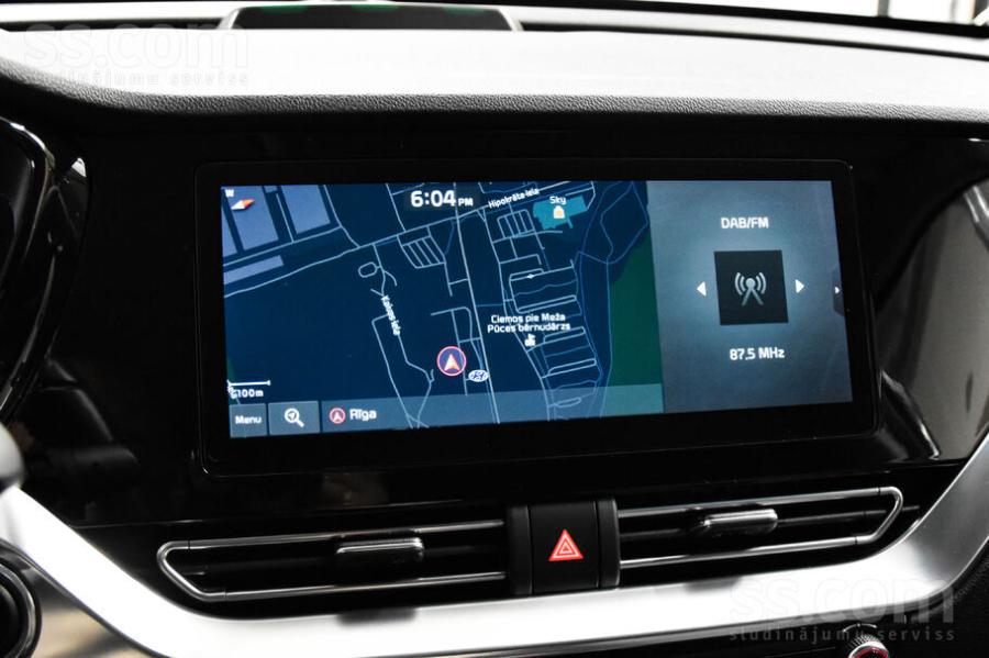 Grey Kia Niro 2021 in Riga, with an engine capacity of 0.00 L and mileage of 43 thousand km for 21990 €, photo 25 on AUTOMOTO.COM.LV