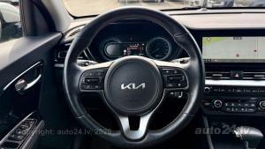 Серый Киа Niro 2022 в Таллин, объемом двигателя 1.60 л и пробегом 39 тыс. км за 17500 €, фото 15 на AUTOMOTO.COM.LV