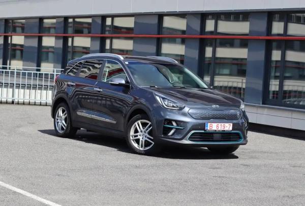 Kia Niro 2020 in Riga, with an engine capacity of 0.00 L and mileage of 182 thousand km for 13980 €, photo 1 on AUTOMOTO.COM.LV