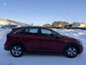 Red Kia Niro 2017 in Vilnius, with an engine capacity of 1.59 L and mileage of 223 thousand km for 10950 €, photo 2 on AUTOMOTO.COM.LV