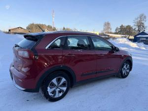 Red Kia Niro 2017 in Vilnius, with an engine capacity of 1.59 L and mileage of 223 thousand km for 10950 €, photo 3 on AUTOMOTO.COM.LV